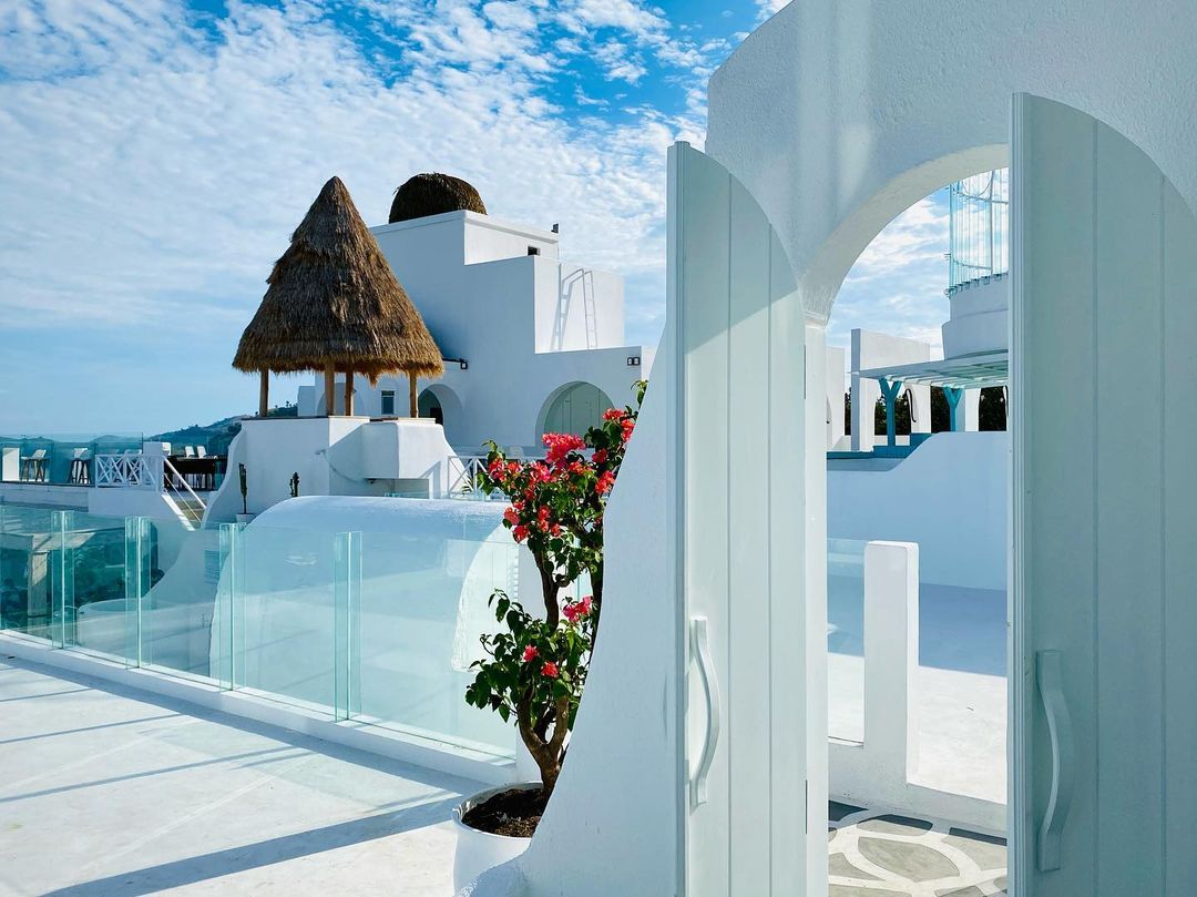 Hadirkan 'Santorini' di Labuan Bajo, Loccal Collection Hotel Layak ...