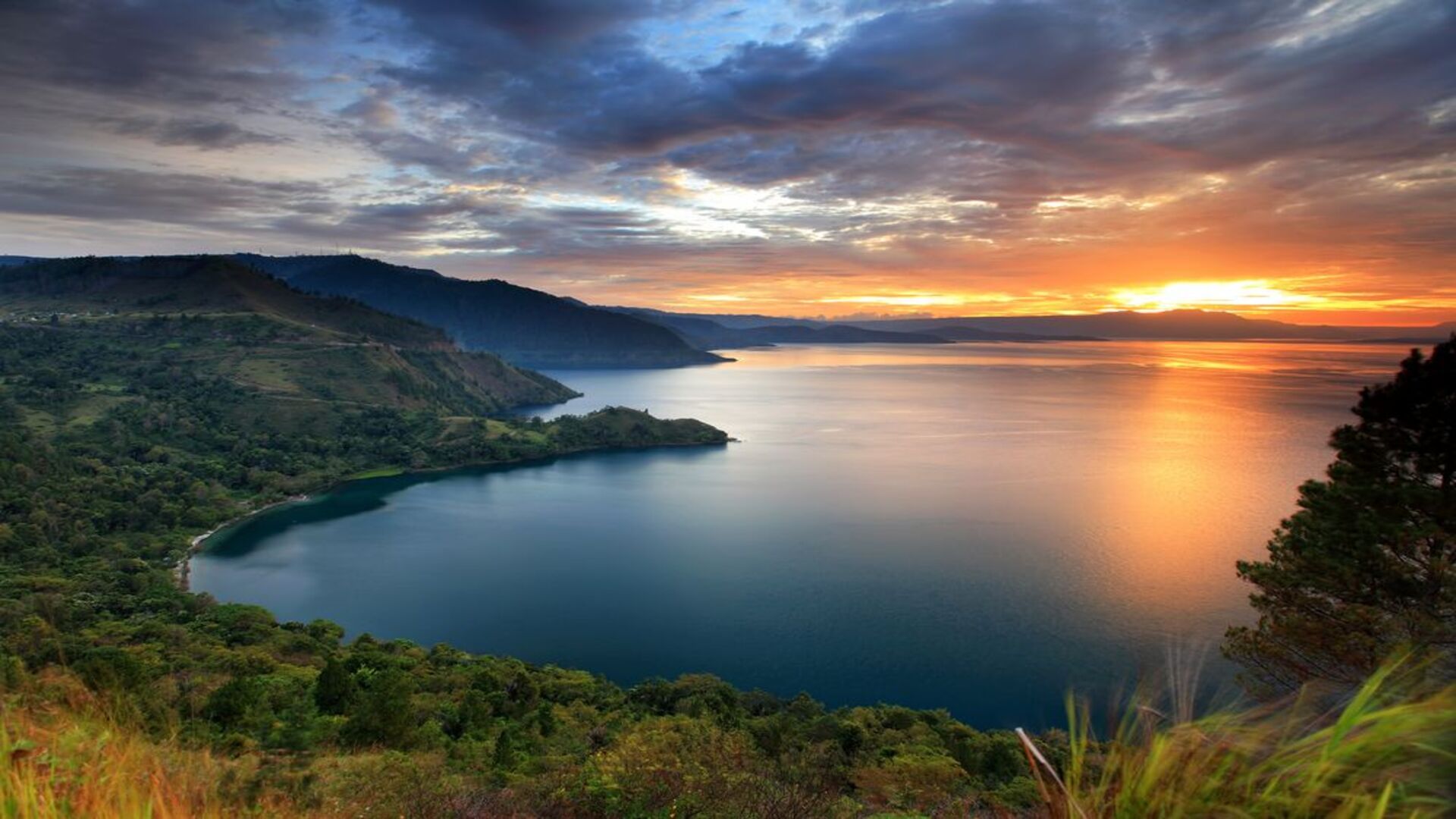 Terungkap! Ini Lima Danau Paling Angker di Indonesia - Pigiblog