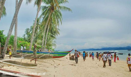 3 Destinasi Wisata Teluk Wondama, Siap Menyusul Raja Ampat! - Pigiblog