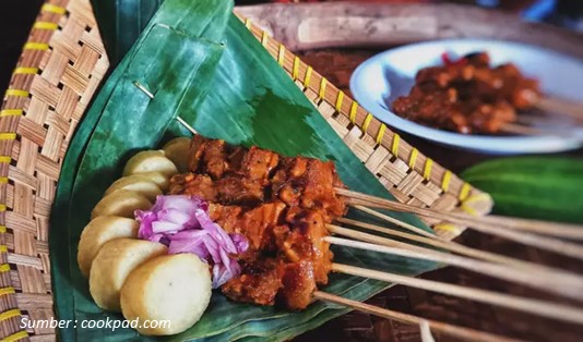 Cobain Macam-Macam Sate Khas Lombok Sambil Nonton MotoGP Mandalika 2023 ...